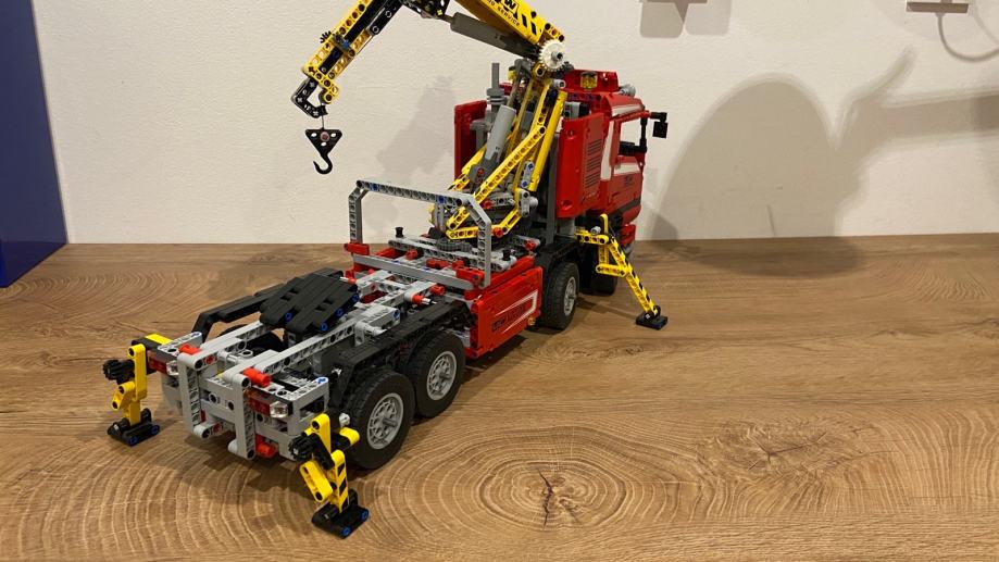 LEGO Technic 8258 Crane Truck