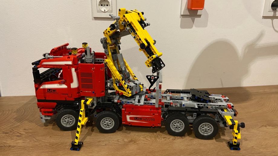 LEGO Technic 8258 Crane Truck