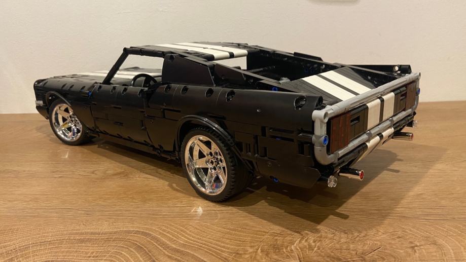 Lego Technic Ford Mustang Fastback 1:10