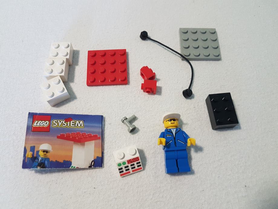 LEGO Town 2887 Petrol Station Attendant and Pump 1997