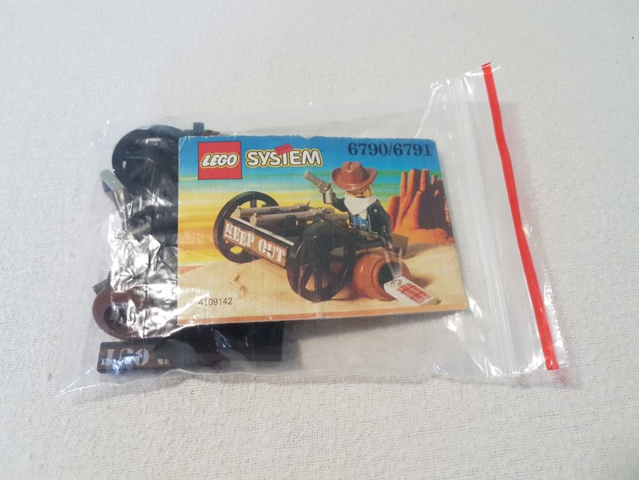 LEGO Western 6790 Bandit with Gun 1997