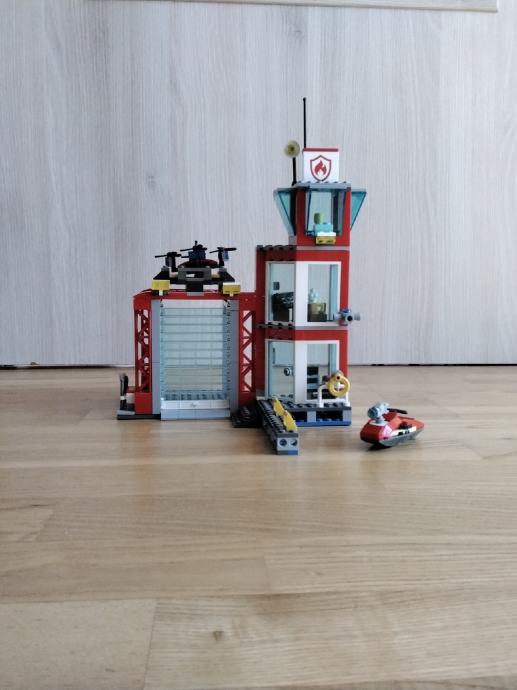 Prodam lego gasilsko postajo 60215