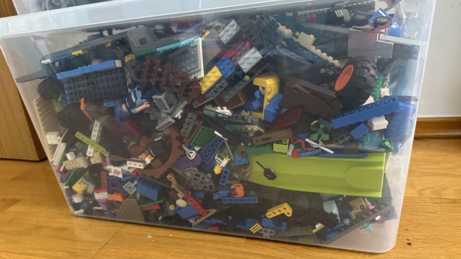 Prodam ogromno količino lego kock
