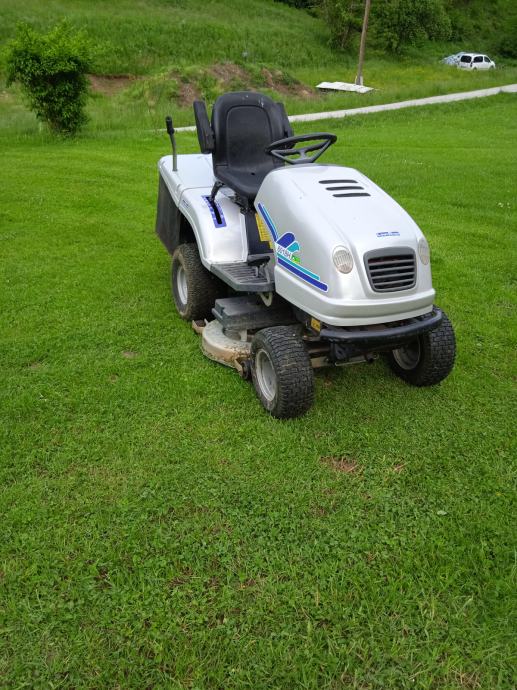 Prodam vrtni traktor LawnBoss