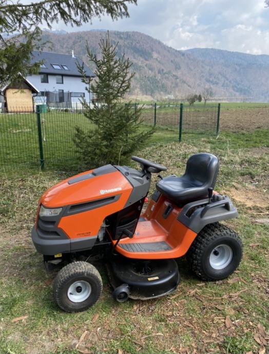 Vrtni traktor Husqvarna yth 150 twin