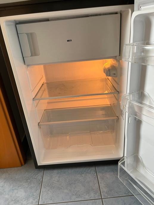 Mini hladilnik z zamrzovalnikom Candy CFO 196 EX