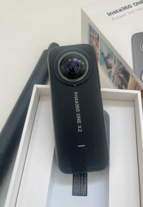 INSTA 360 X2
