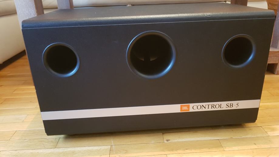 Komplet zvočnikov JBL Control 5 in JBL Control SB-5