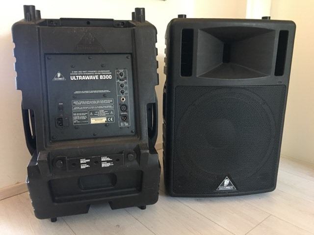 Ozvočenje (Behringer B300 Ultrawave 2-Way Aktivna Zvočnika) + (UB1204F