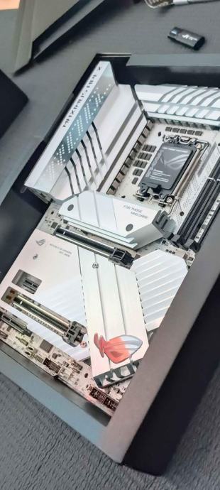ASUS ROG MAXIMUS APEX Z790 + Intel Core i9 13900 KS