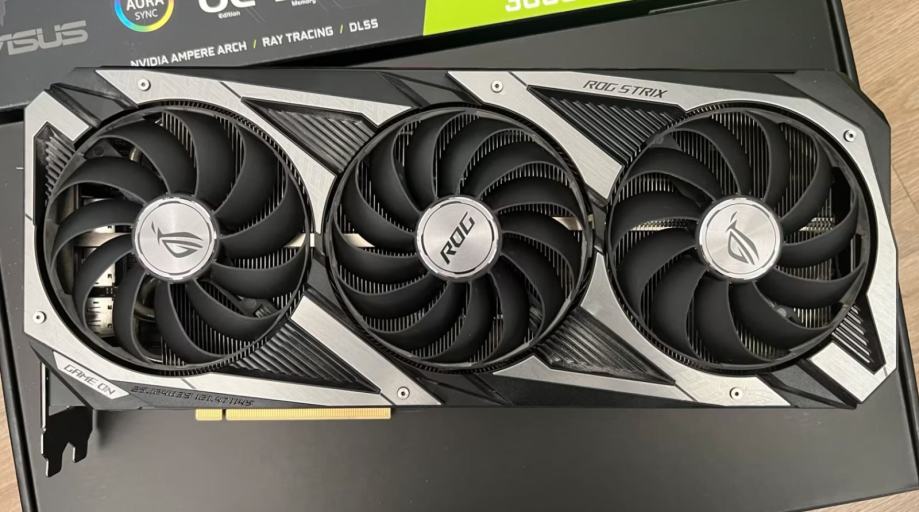 Asus ROG RTX 3090 OC 24GB grafična kartica