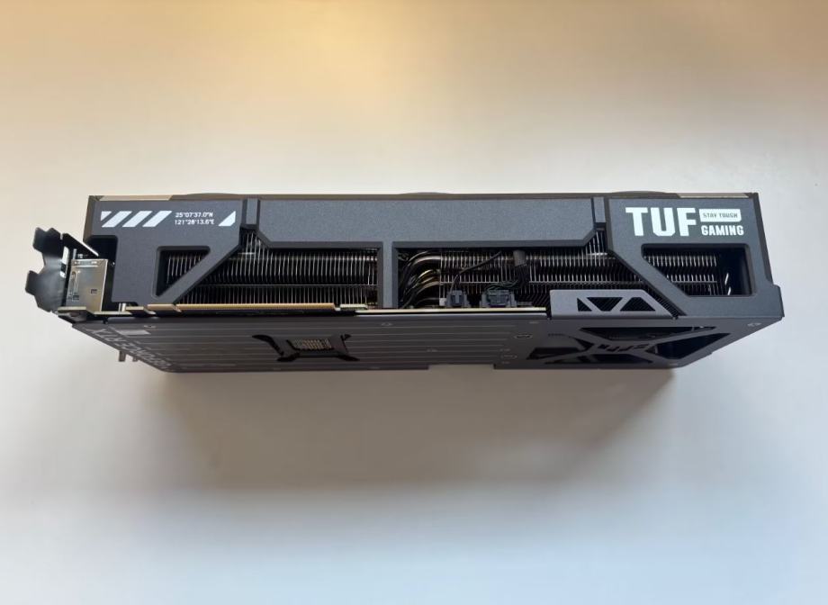 ASUS RTX 5080 TUF OC – Kot nova, 2,5 meseca uporabljena – Zlati primer