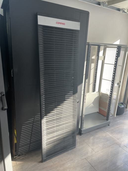 Omara za strežnik, server rack Compaq 42u 84-H9A15-MF, EA2005