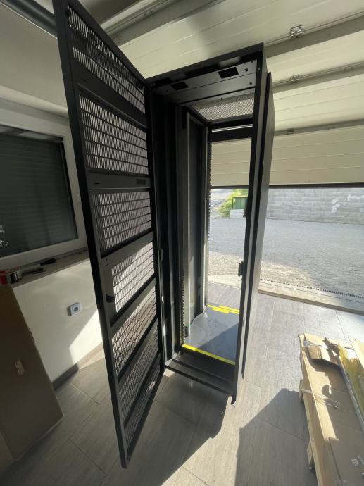 Omara za strežnik, server rack Compaq 42u 84-H9A15-MF, EA2005