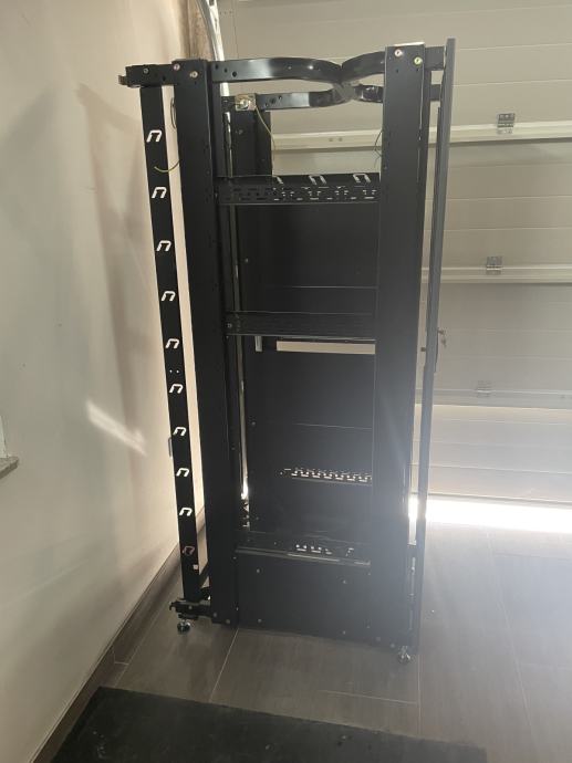 Omara za strežnik, server Sun, Sun Rack 900, brez stranic