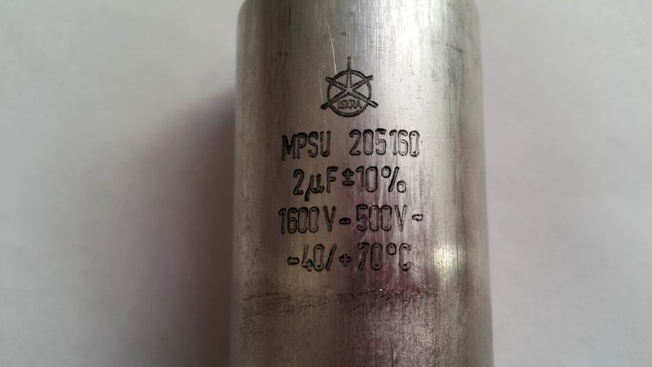 Iskrin nepolarizirani 500 – 1600 V 2 uF kondenzator (več kosov)