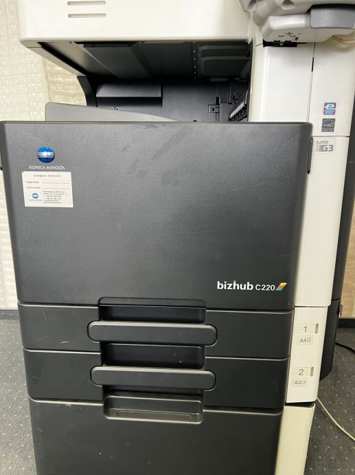 PROFESIONALNI FOTOKOPIRNI STROJ A4/A3 KONICA MINOLTA bizhub c220