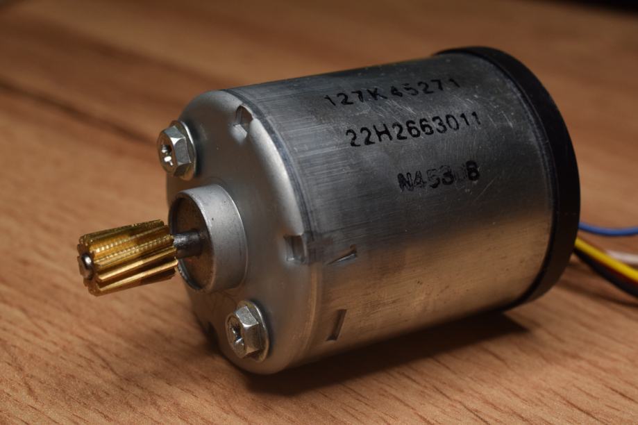 Koračni motor