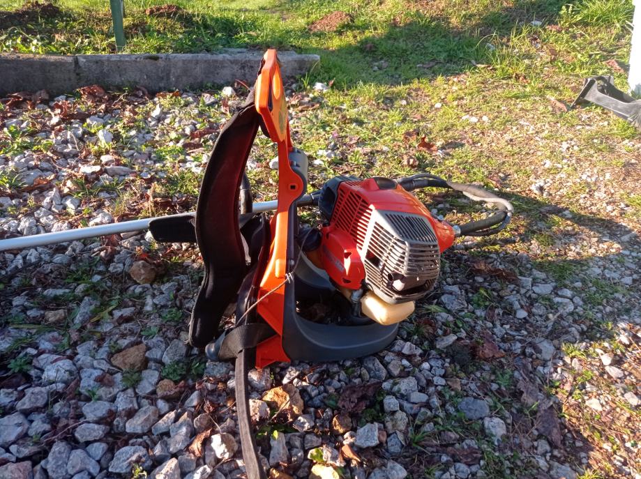 NAHRBTNA MOTORNA KOSA OLEO-MAC BCF 550