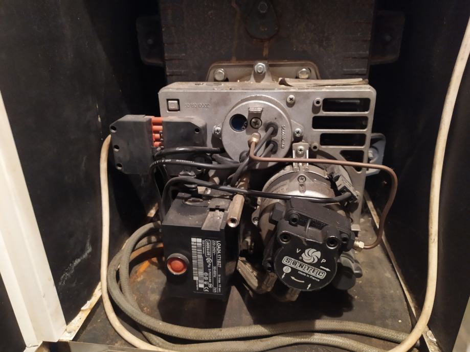 Peč na olje z bojlerjem