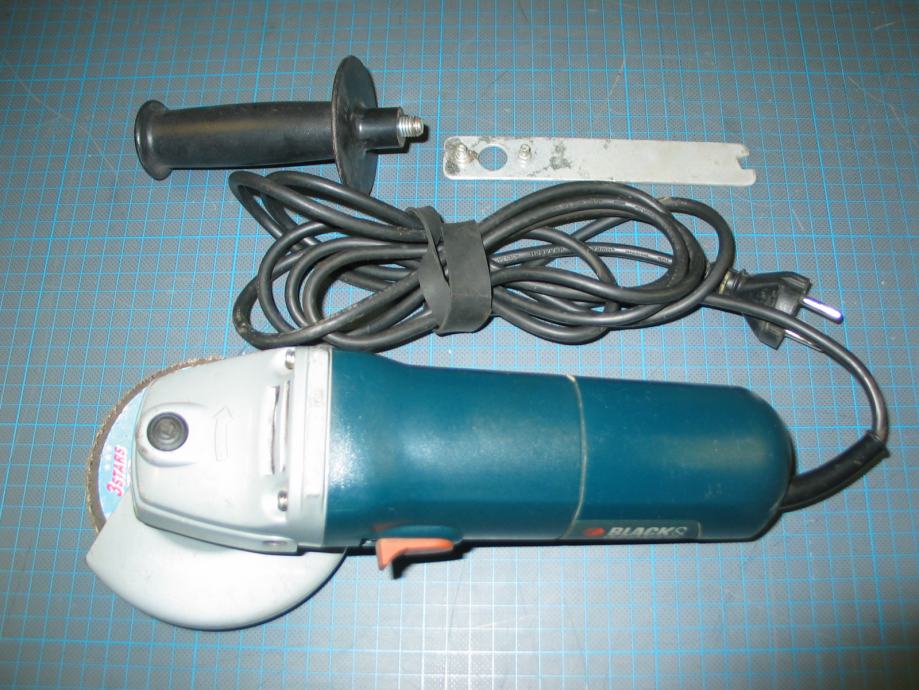 Kotni brusilnik Black & Decker KG72, samo 3x rabljen, kot nov, prodam