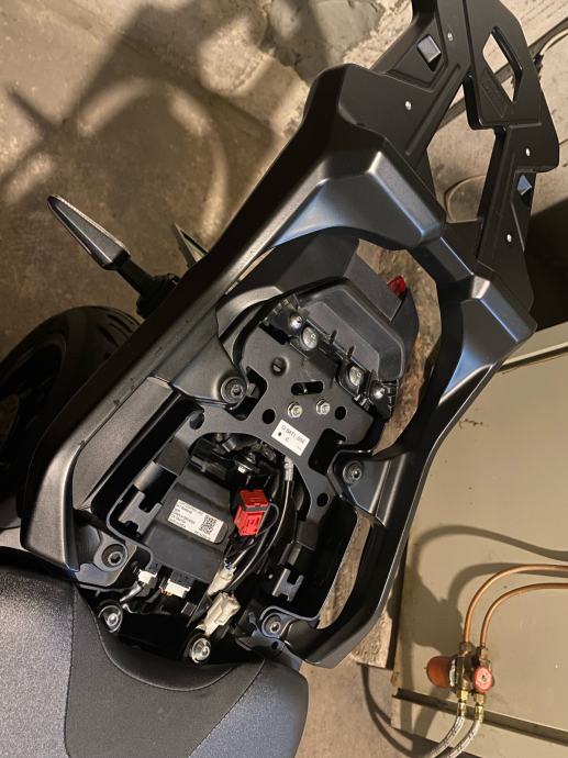 Nosilec kovčka prtljaznik Yamaha MT 07 (original, letnik 2018 dalje)