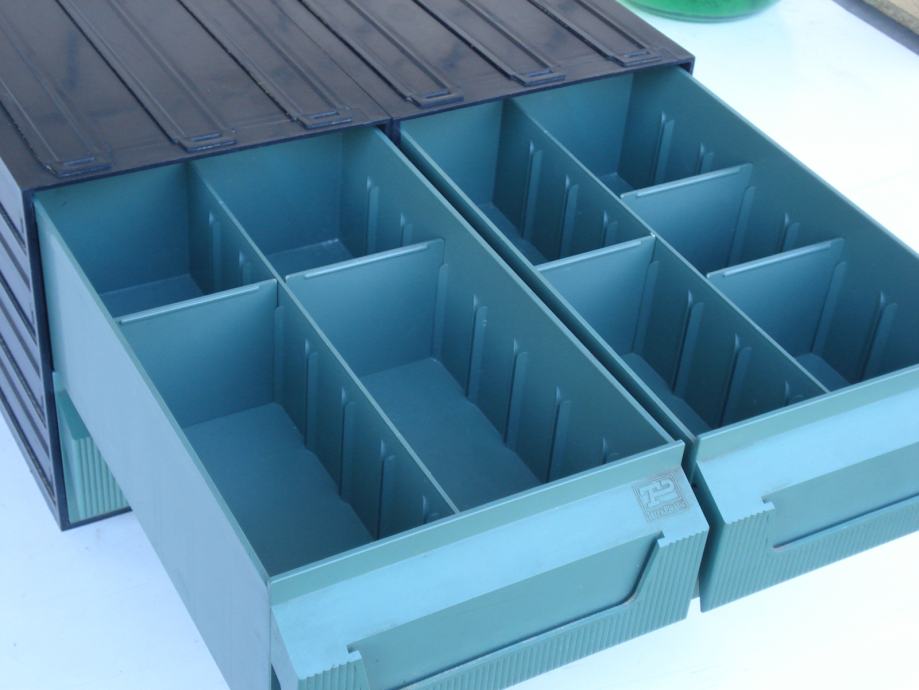 PREDALNIK ZA ORODJE,VIJAKE,ITD,