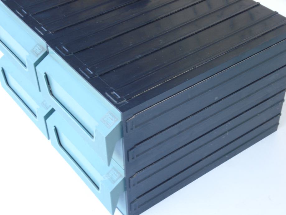 PREDALNIK ZA ORODJE,VIJAKE,ITD,