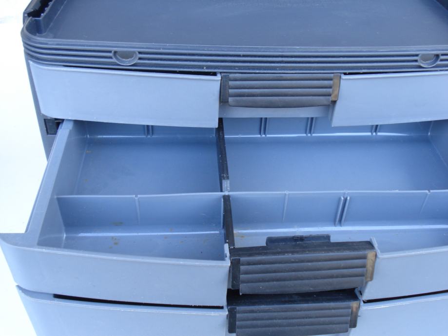 PREDALNIK ZA ORODJE,VIJAKE,ITD,