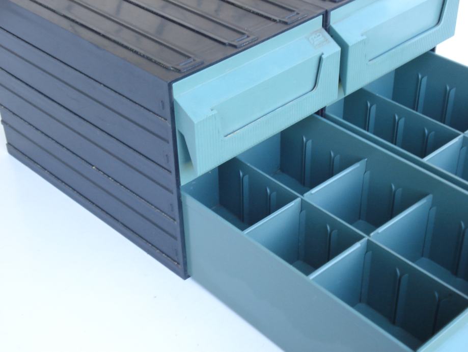 PREDALNIK ZA ORODJE,VIJAKE,ITD,