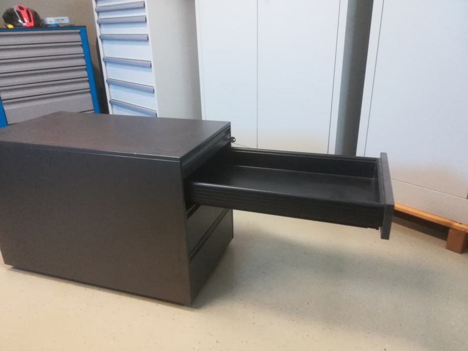 Predalnik plastičen