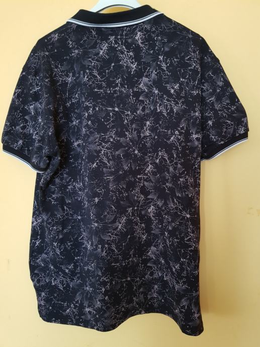HUGO BOSS ORIGINAL ČRNO PISANA MAJCA XL