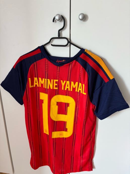 Lamine Yamal home dres