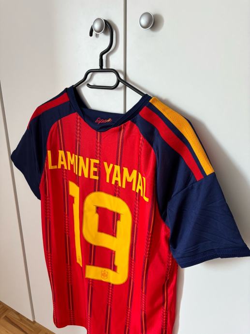 Lamine Yamal home dres
