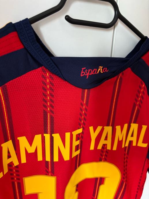 Lamine Yamal home dres