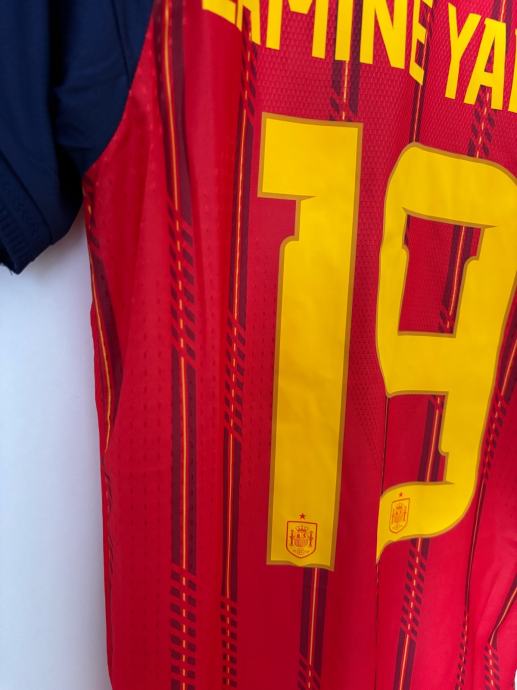 Lamine Yamal home dres