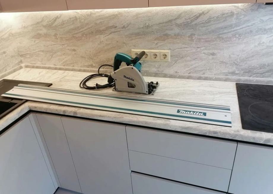 Krožna žaga Makita SP6000J + vodilo
