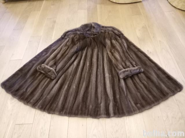 Krznen plašč iz nerca modne hiše Liska prodam