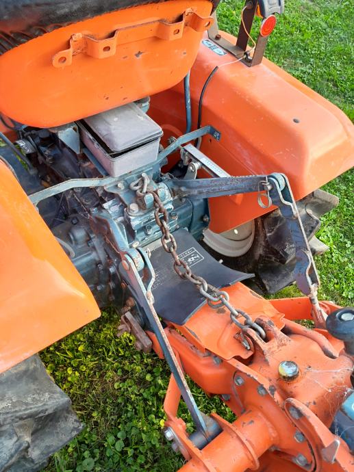 Prodam traktor Kubota B1200 4x4+ freza