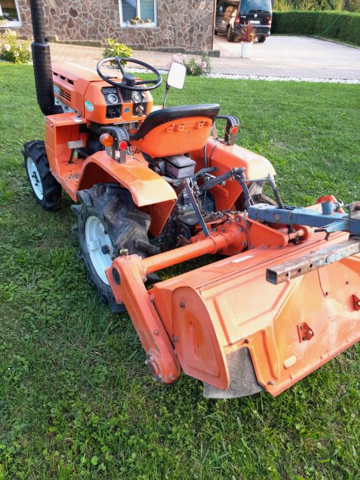 Prodam traktor Kubota B1200 4x4+ freza
