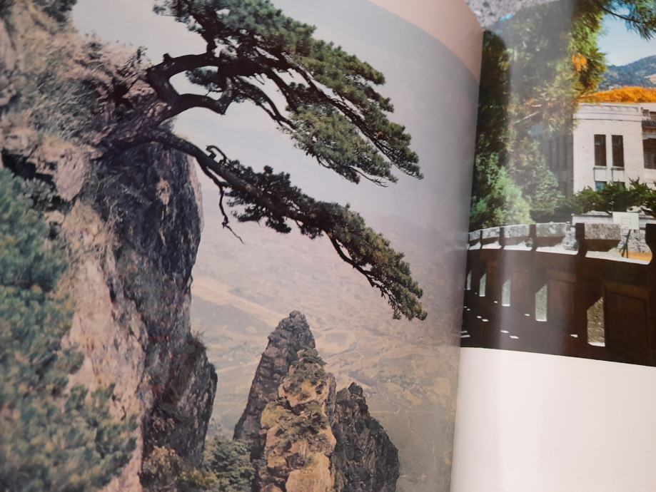 CHINA - LAND OF CHARM AND BEAUTY KITAJSKA