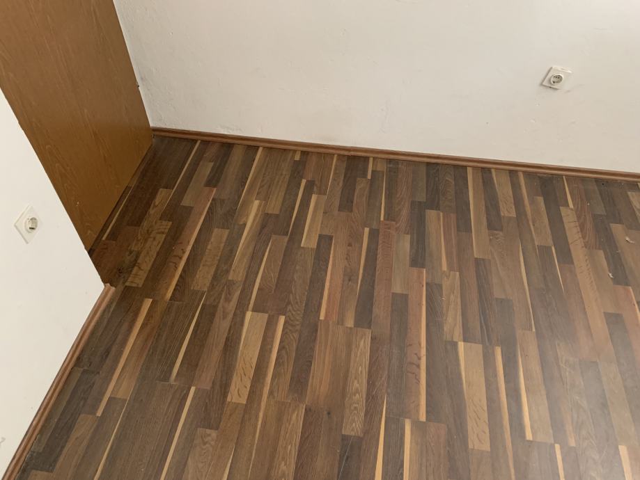 Top Laminat Barva Oreh - Zelo Kvaliteten