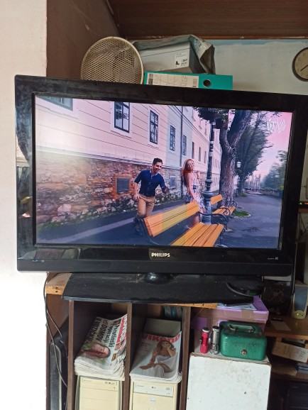lcd tv philips diagonala 93 cm
