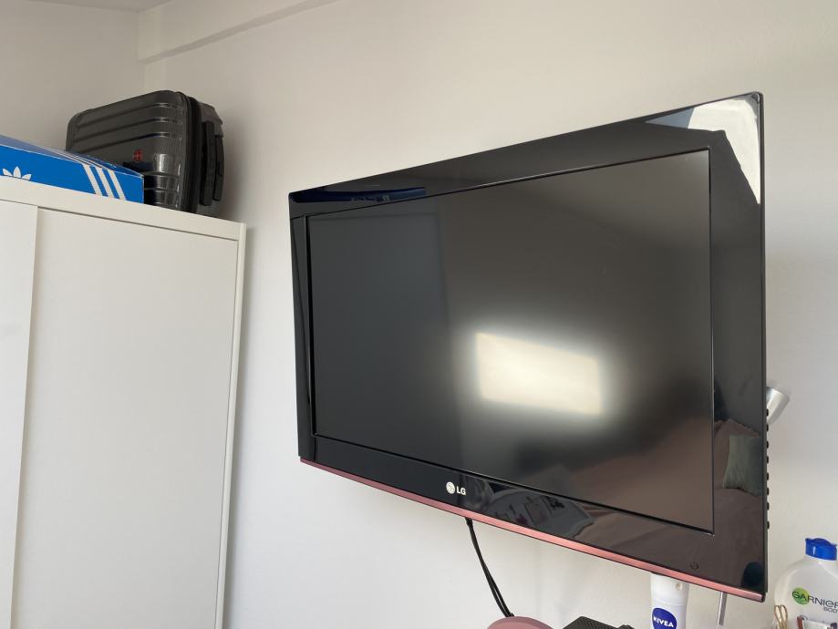LG LD350 32in velik ekran (10 let star tv nikoli servisiran)