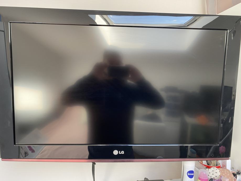 LG LD350 32in velik ekran (10 let star tv nikoli servisiran)