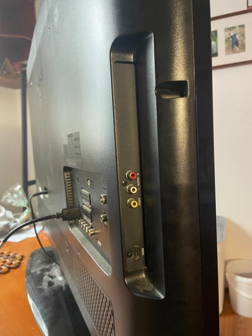 Televizija LCD LED TV PHILIPS 42PFL3604/12 + podarim dvd predvajalnik