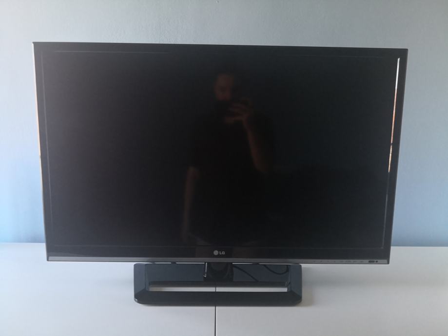 LG TV LED LCD televizija (37LS560S)