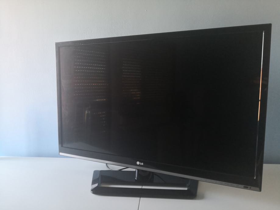 LG TV LED LCD televizija (37LS560S)