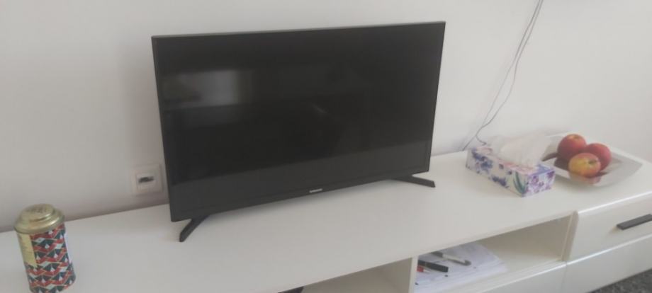 Samsung LED TV UE32J4000AW v originalni škatli