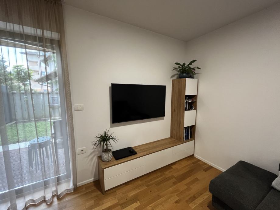Samsung UE50TU7172 - kot nov